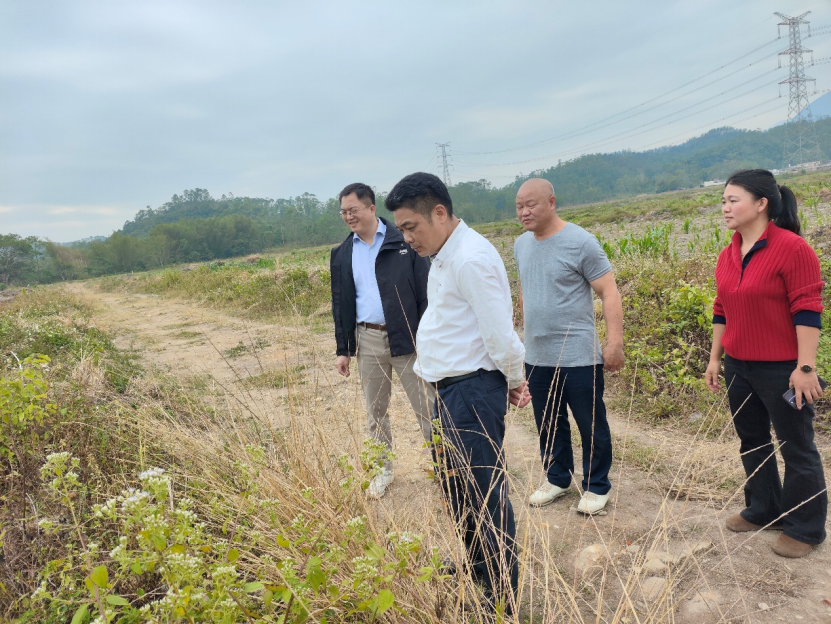 我校科技特派员深入田间指导抗旱防虫-农业与生物学院欢迎您!
